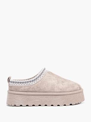 Slippers at affordable prices | DEICHMANN